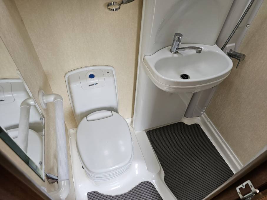 Auto Sleeper Broadway motorhome 2014 23k 2 berth end kitchen 6.6m