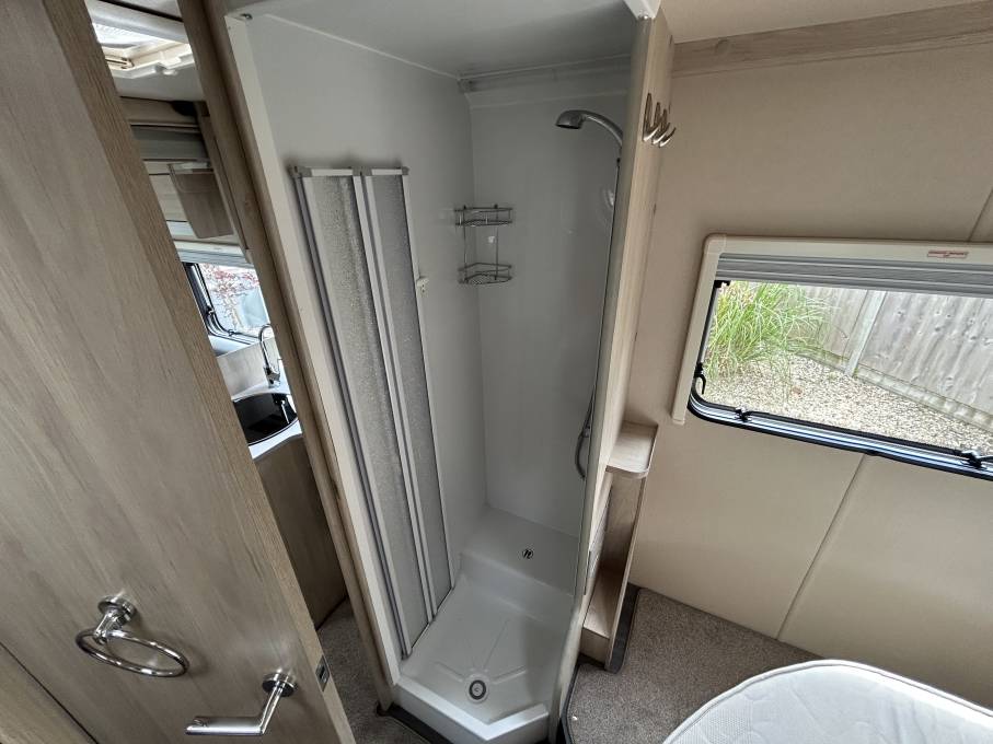Auto-Trail F74 Automatic 2022 4 Berth 2 Belt Island Bed Motorhome FOR SALE