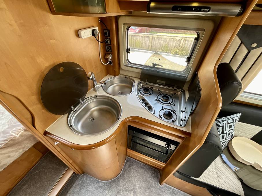 Rapido 9095DF, 4 berth, 4 belted seats, rear washroom motorhome for sale