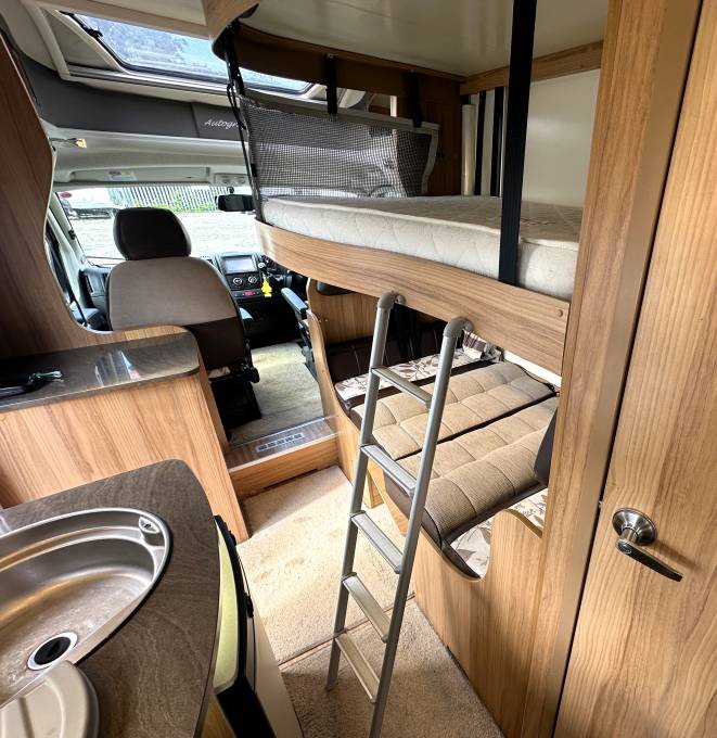 BAILEY APPROACH AUTOGRAPH 765 6 BERTH 6 BELTS U-SHAPE LOUNGE Motorhome ...