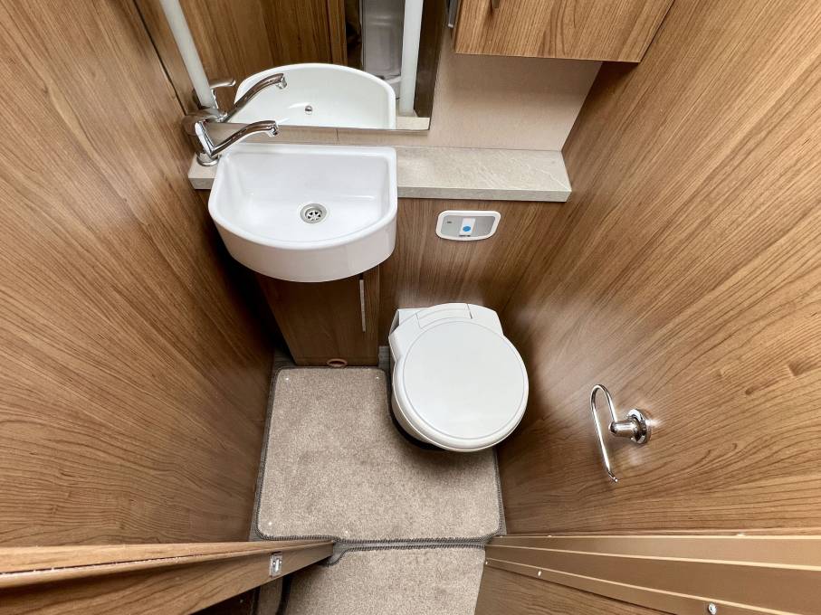 Autotrail Mohawk Luxury 4 Berth Rear Fixed Bed Garage Motorhome