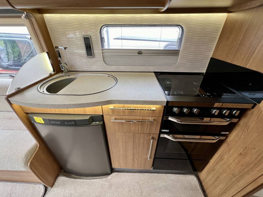 Autotrail Mohawk Luxury 4 Berth Rear Fixed Bed Garage Motorhome