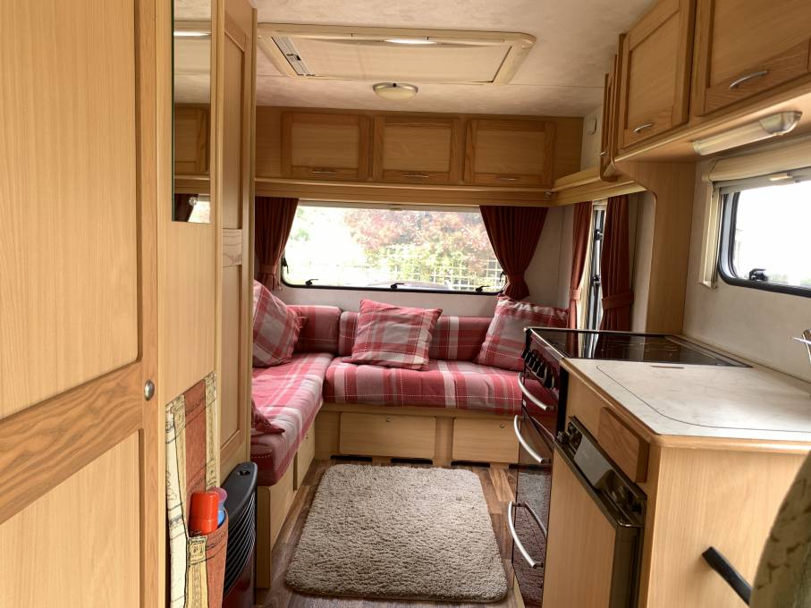 Compass Avantgarde 400RL Lux