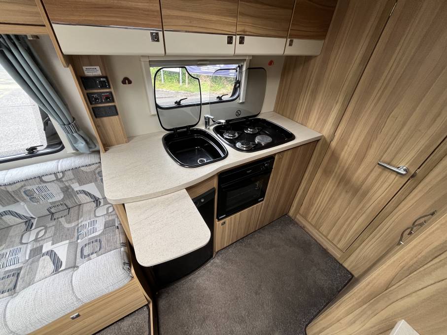 Elddis Envy 105 | End Washroom | 3300kg | Under 6m | 12530 miles