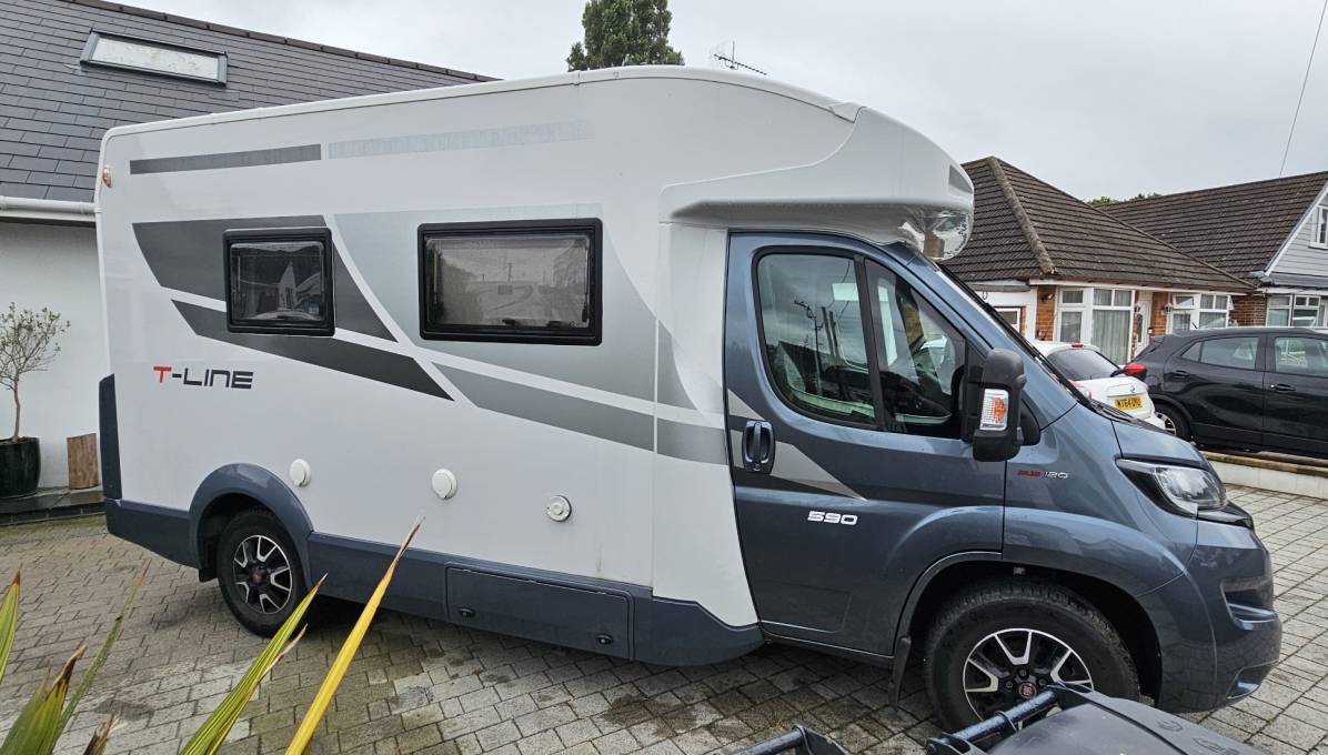 RollerTeam T-Line 590 motorhome 4 berth/belts 12k 3.5T garage awning
