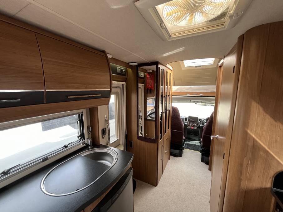 Autotrail Apache 634U | 4-berth | End U-shaped Lounge