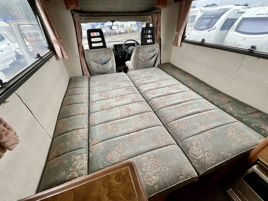Auto-Trail Cheyenne, 4 berth, rear kitchen motorhome for sale