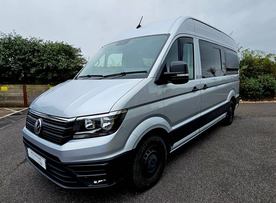 VW Crafter 2017 MWB van conversion 73k manual 2 berth 5.9m fixed bed