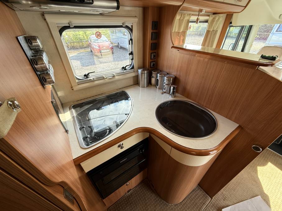 Rapido 891F A class 4 berth 4 belt rear island bed for sale