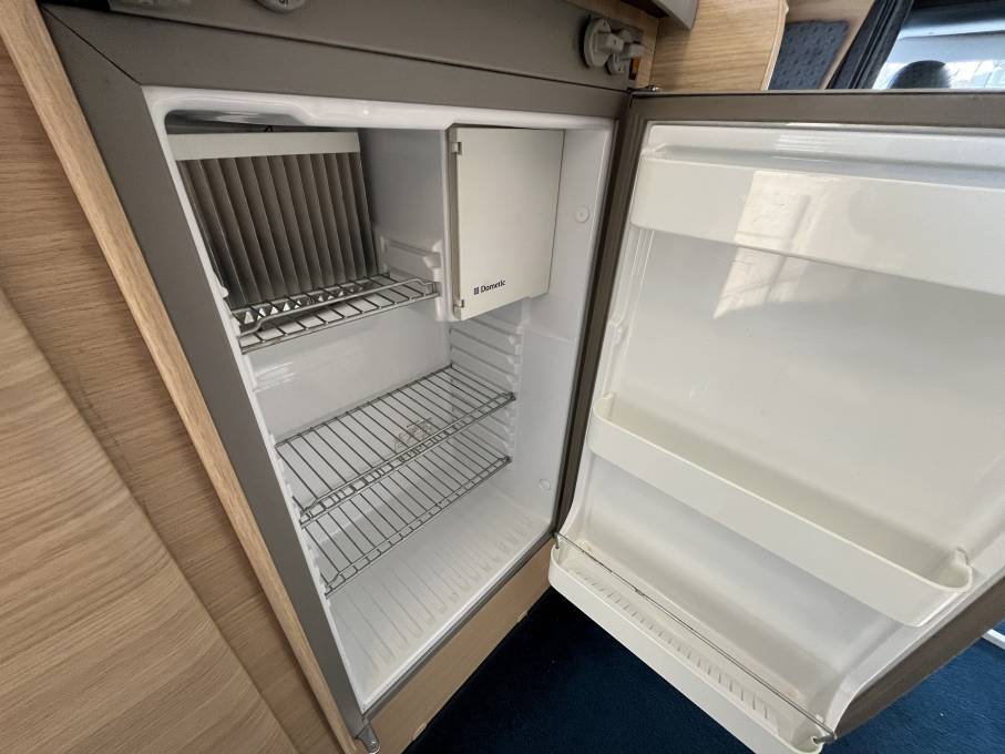 Roller Team Auto- Roller 200 3 Berth/2 Belts 2.2TDCi 5 Sp Manual Motorhome