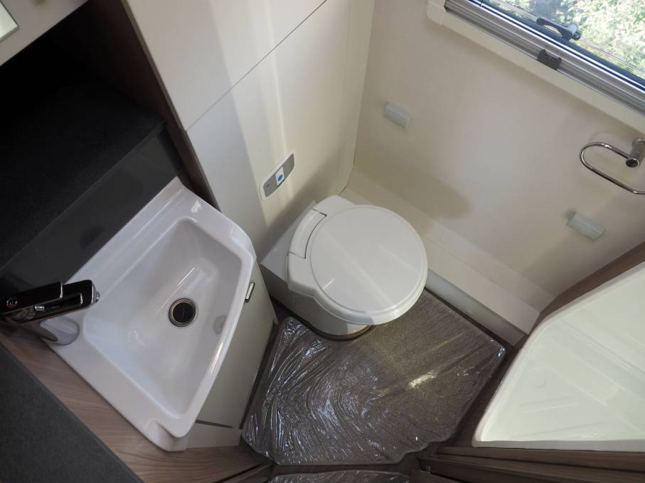 2022 Swift Escape 604 Automatic compact 4 berth motorhome