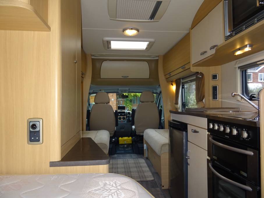 Bessacarr E450 4 berth 2 seatbelt French Bed 2011 38400 miles