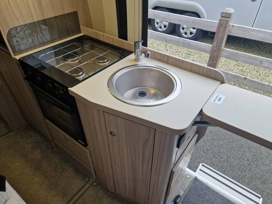2022 Elddis Autoquest CV40