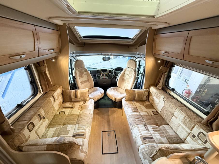 2010 Bessacarr E560 4 Berth Fixed Bed