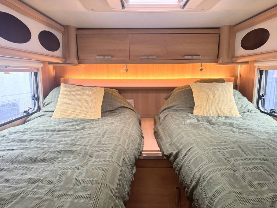 Tec Freetec 718 TI - 3 berth - 4 belts - fixed bed - motorhome for sale