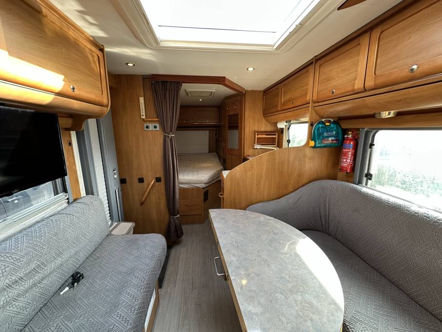 RAPIDO LE RANDONNEUR A CLASS 4 BERTH 4 BELTS FIXED REAR BED MANUAL 2003