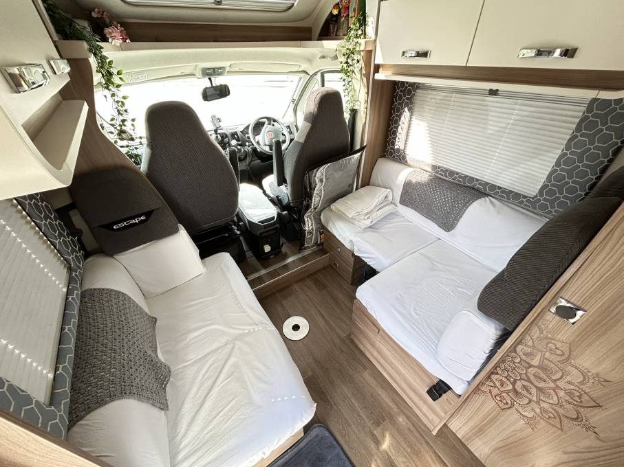Swift Escape 695 - 6 Berth, 6 Belt - 2018