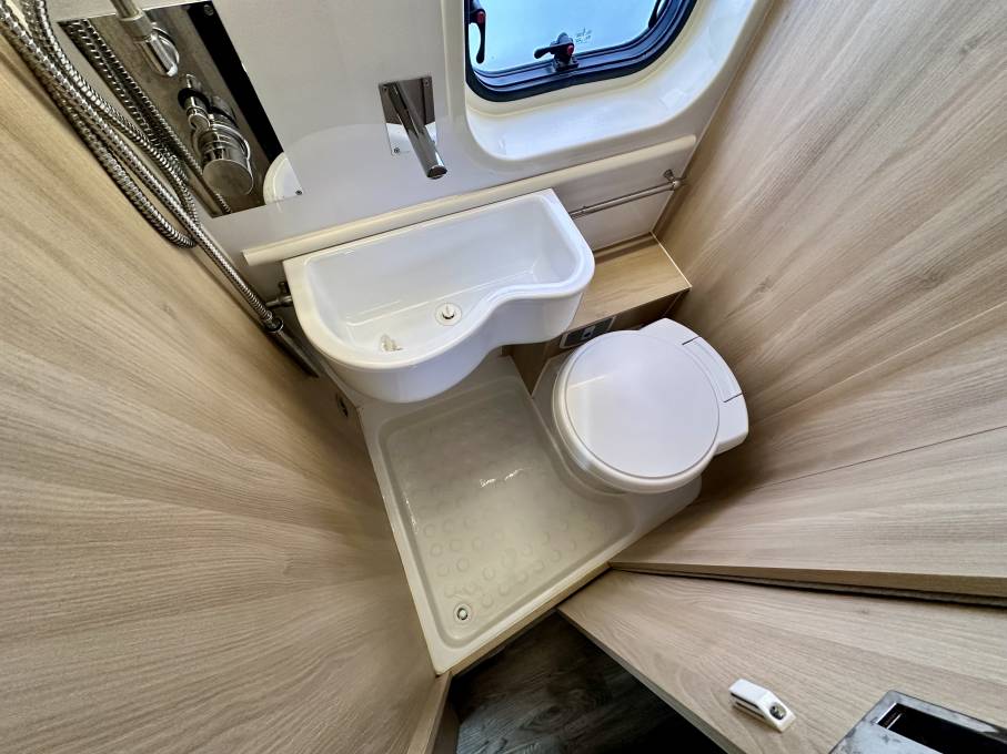 Auto-Trail Tribute T-669 4 Berth Camper Van
