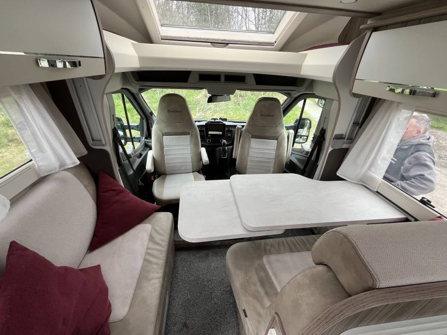 Benimar Tessoro T413, Elec Drop Down Bed, Auto Leveling System, Garage