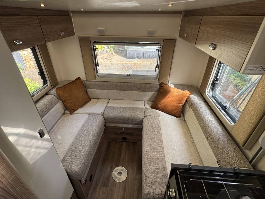 Swift Select Compact C404 4 Berth 4 Travel Seats Electric Bed Motorhome ...