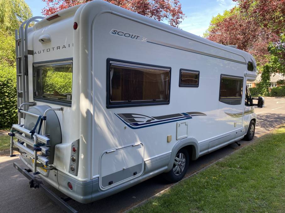 AUTO-TRAIL SCOUT SE - 6 BERTH - REAR U LOUNGE - FRONTE DINETTE ...