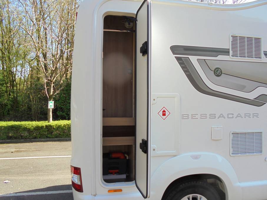 Bessacarr 424