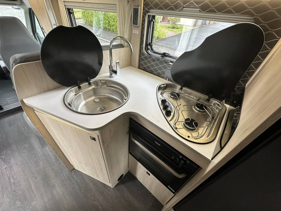 2023 FORD AUTOTRAIL F72 ULTRA LOW MILES ELECTRIC DROP DOWN BED 4 BERTH ...