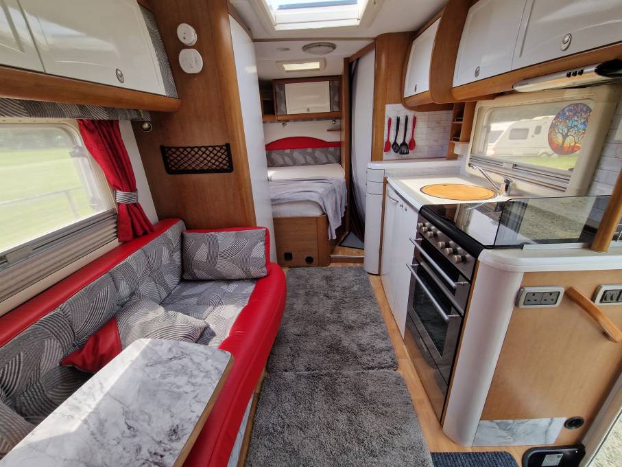 2005 BESSACARR E710 2-BERTH - 2-BELT - HABCHECK - VERY CLEAN VAN