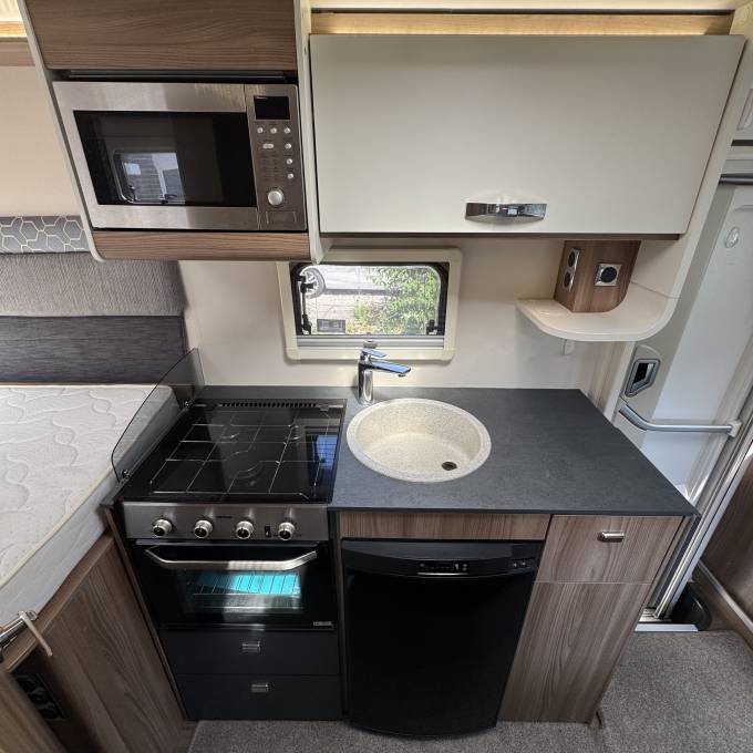 Swift Escape Compact C205 Rear Fixed Bed Large Garage