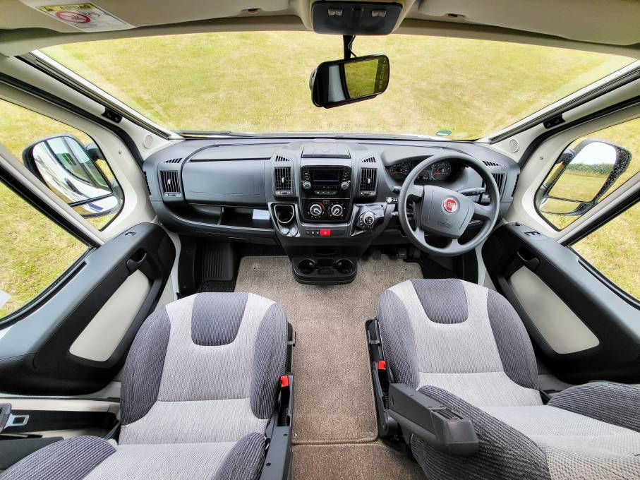 Swift Escape C404 Compact motorhome 2019 9k 4/5 berth 4 belts 3300kgs