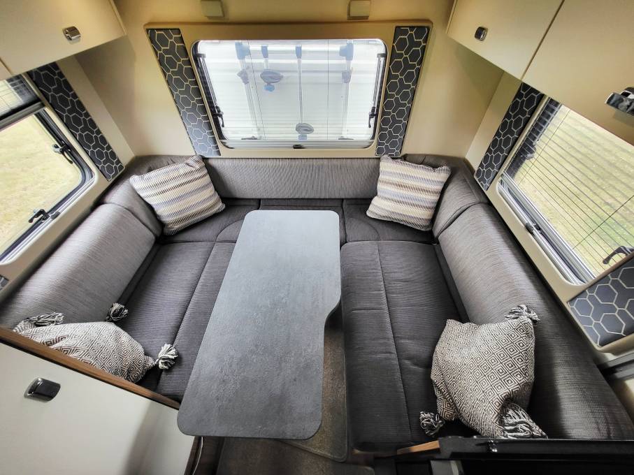 Swift Escape C404 Compact motorhome 2019 9k 4/5 berth 4 belts 3300kgs