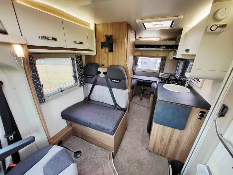 Swift Escape C404 Compact motorhome 2019 9k 4/5 berth 4 belts 3300kgs