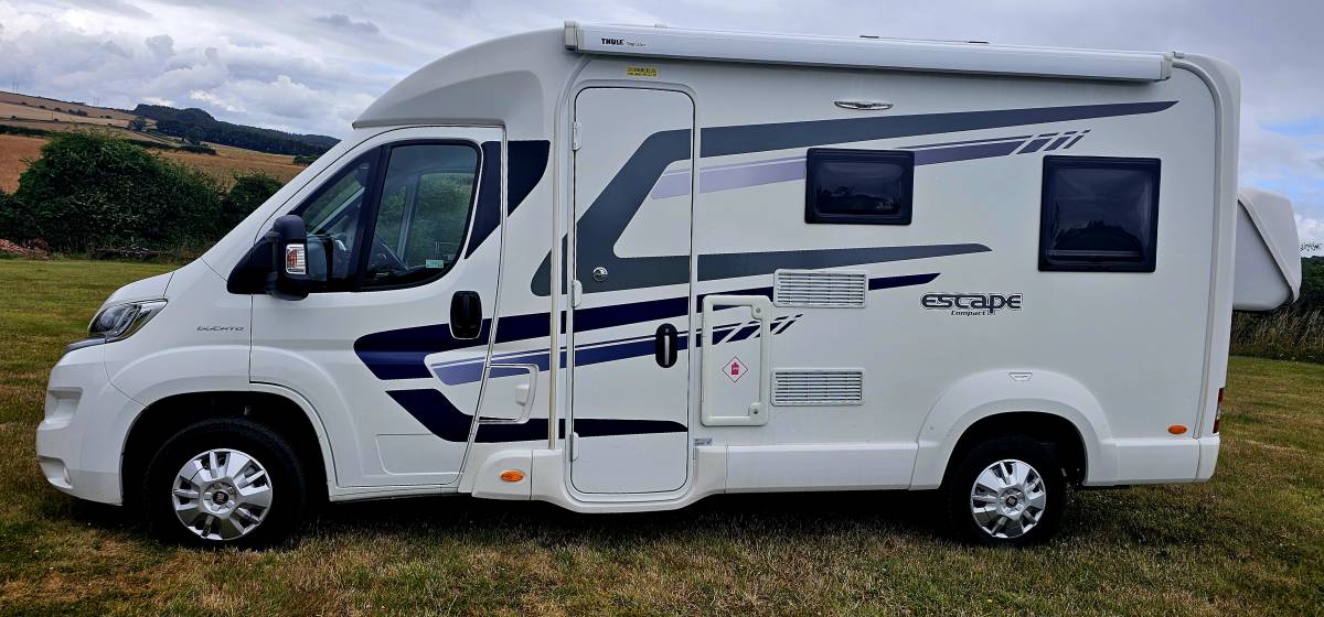 Swift Escape C404 Compact motorhome 2019 9k 4/5 berth 4 belts 3300kgs