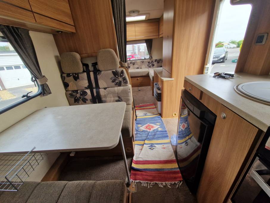 2013 SWIFT ESCAPE 686 6-BERTH - 6-BELT - HABCHECK - GREAT VALUE