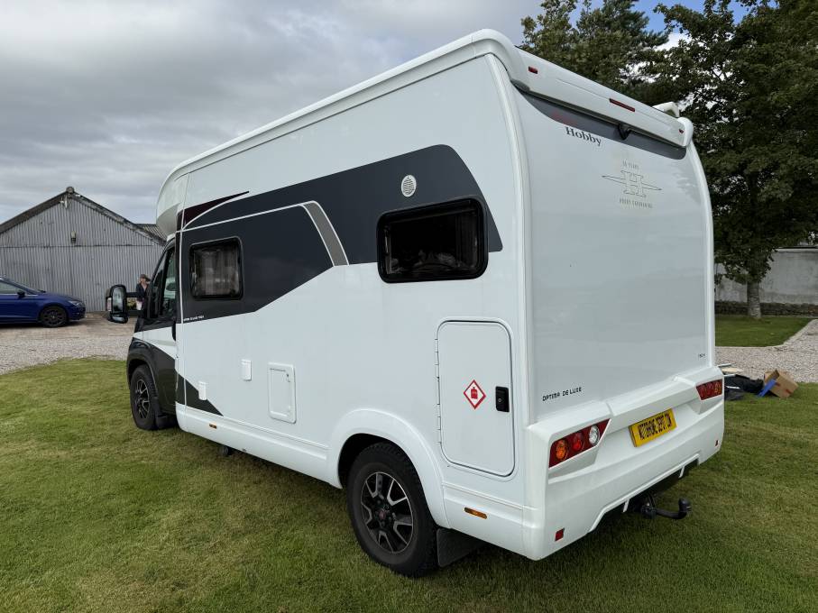 Hobby Optima De Luxe T60H Compact 4 Berth End Kitchen Dropdown Bed