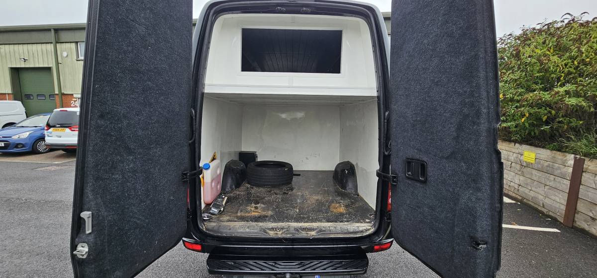Mercedes Sprinter 310 racevan 2013 2 berth garage 150k 5.9m 3500kgs