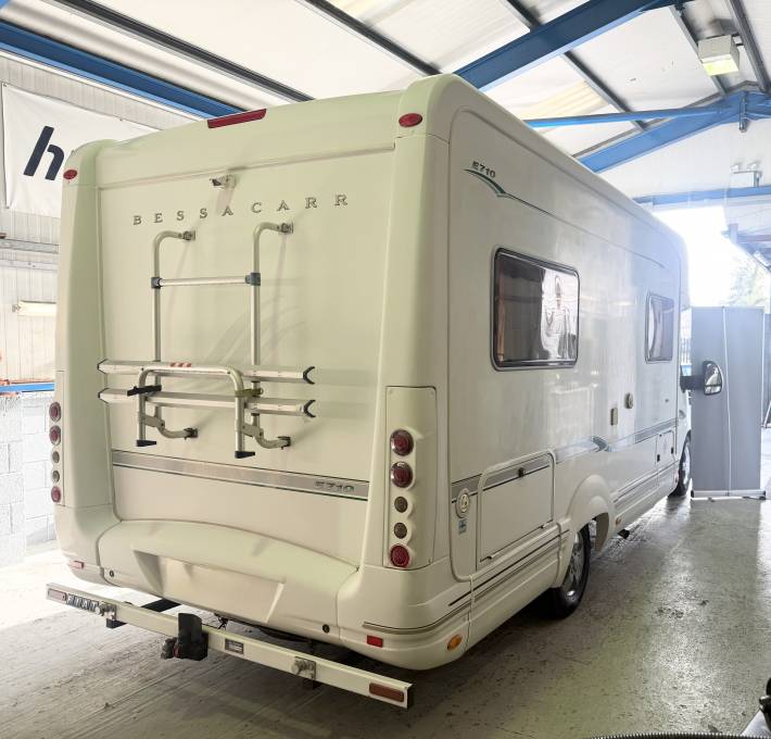 2005 Bessacarr E710 Fixed Bed 2 Berth