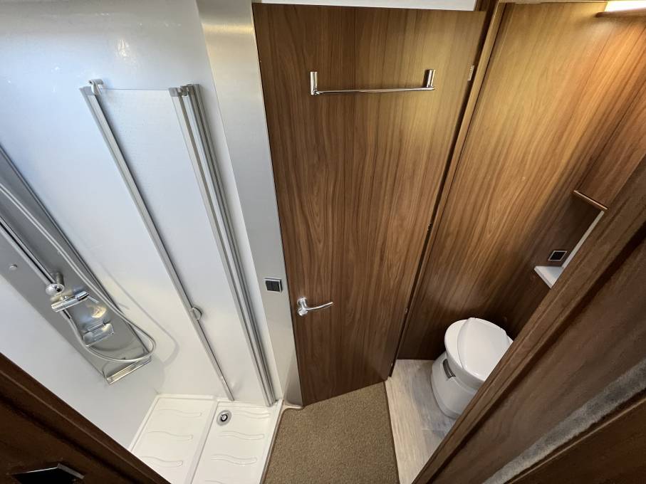 Pilote Sensation G700, 2017, 4 berth rear garage single beds A class ...