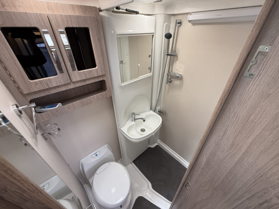 2025 Auto-Sleeper Broadway EK TB LP 2 Berth Manual End Kitchen VAT ...