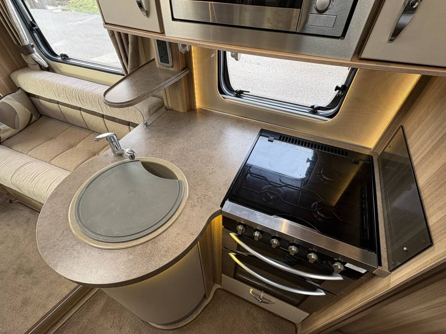 Swift Bessacarr 562 self levellers fixed rear bed 4 berth 2 belt centre ...