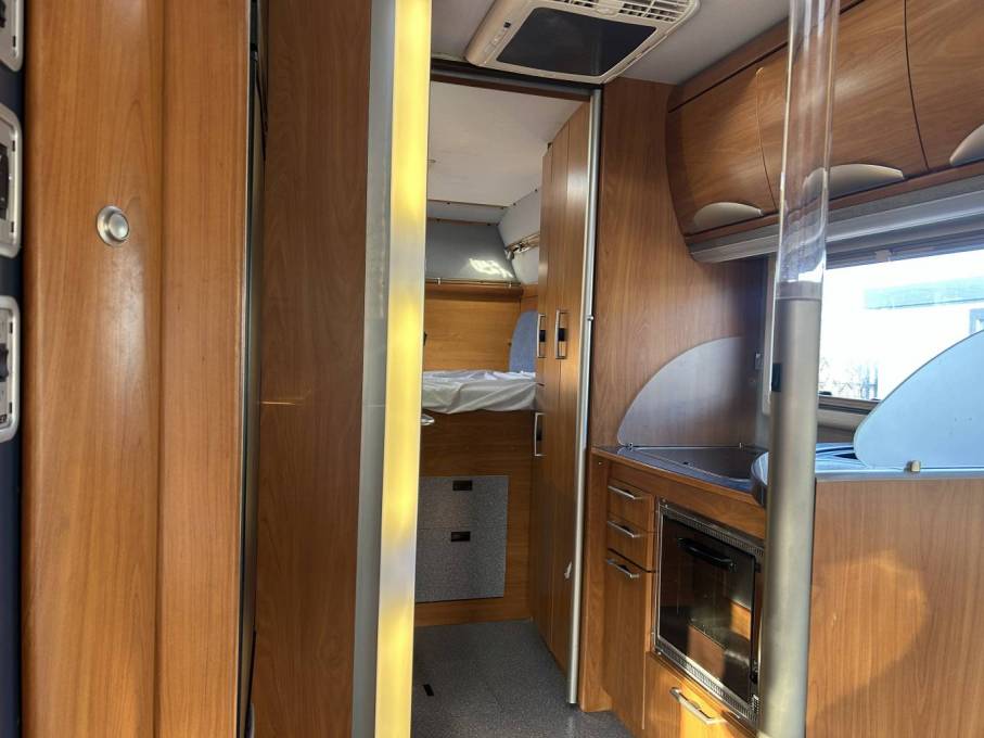 2004 Hymer S820