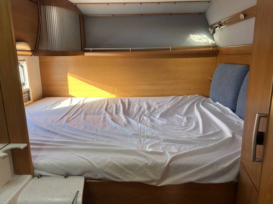 2004 Hymer S820