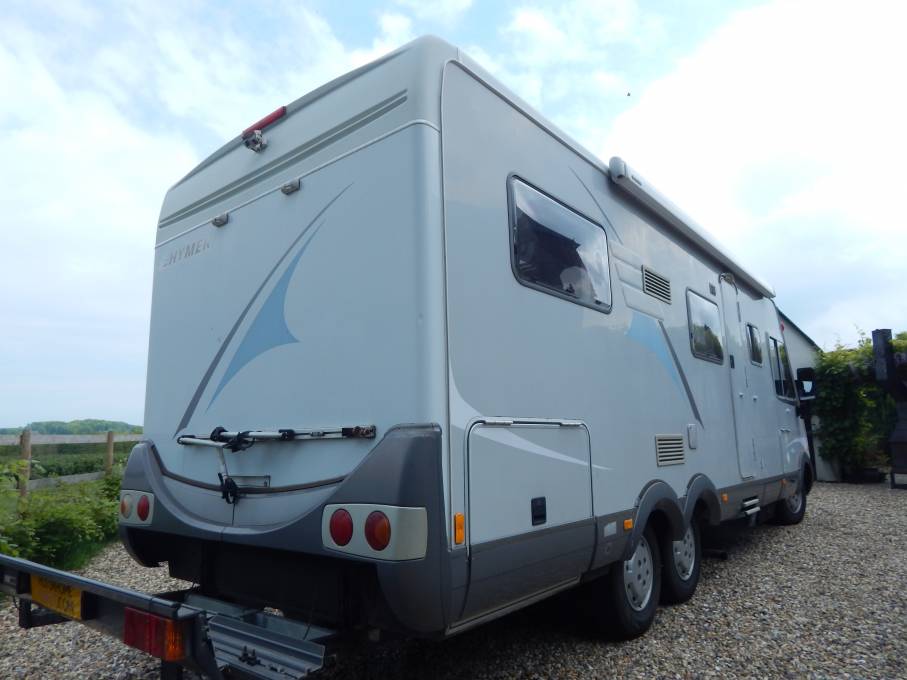 Hymer B744