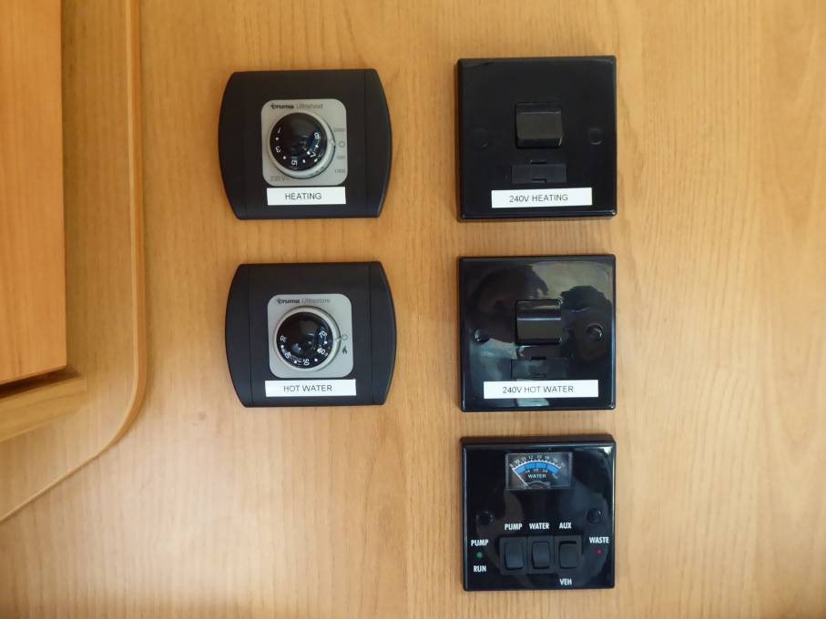 Compass Avantgarde 130 - 5 Berth Motorhome - 4 Seatbelts