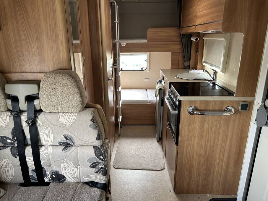 Swift Escape 696