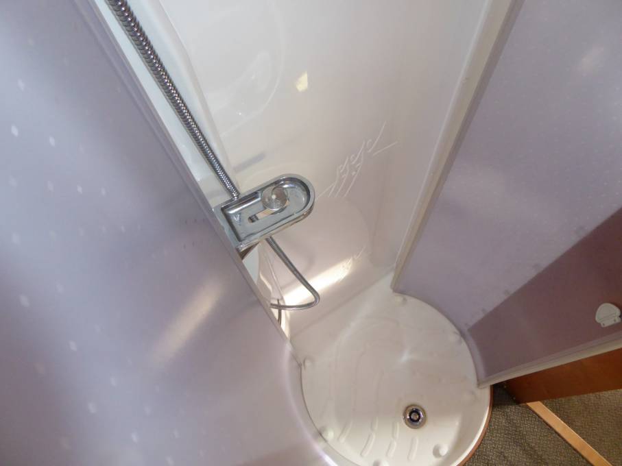 Rapido 9090DF. 2008. A Class. Rear Fixed Bed. 4 Berth