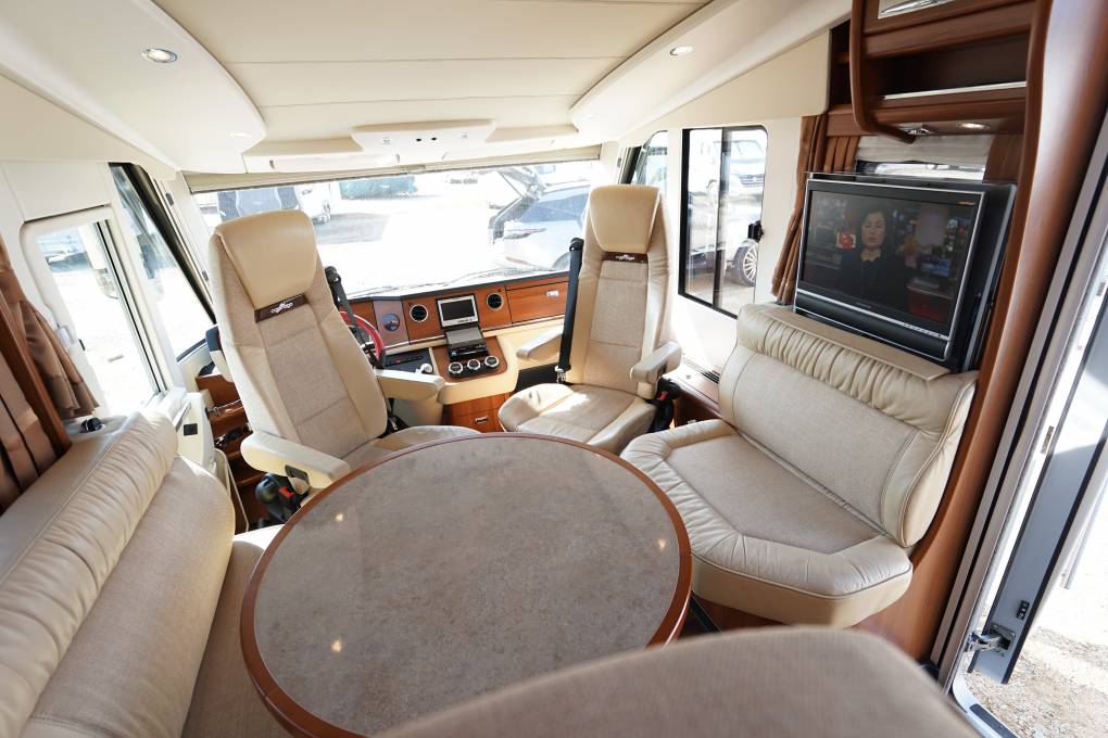 Carthago Chic S Plus 52 3.5 tonne towing capcity. Iveco Daily 50C high ...