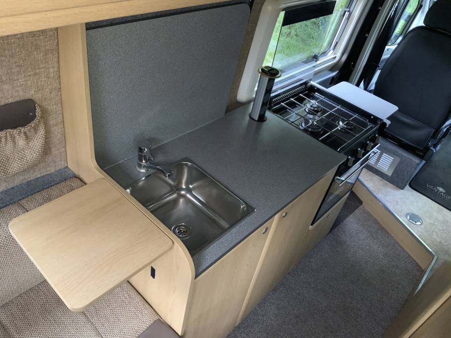 Vantage Neo 2 Berth Luxury Rear Lounge Twin Single Beds Camper Van For Sale