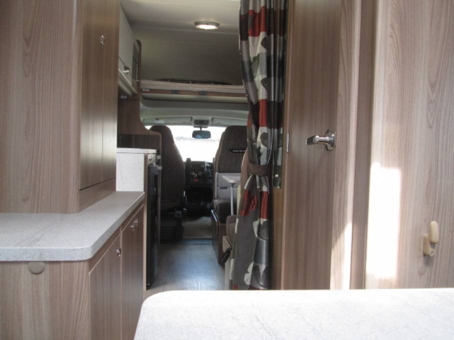 SWIFT ESCAPE 686