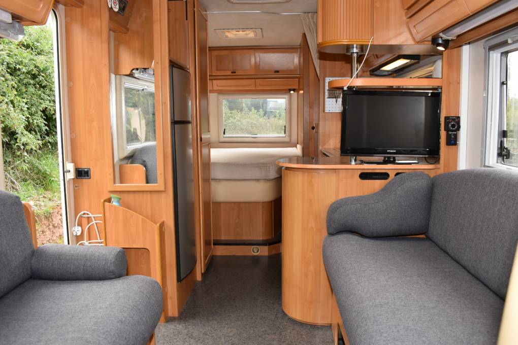 HYMER E650 A-CLASS TAG AXLE AIR CON